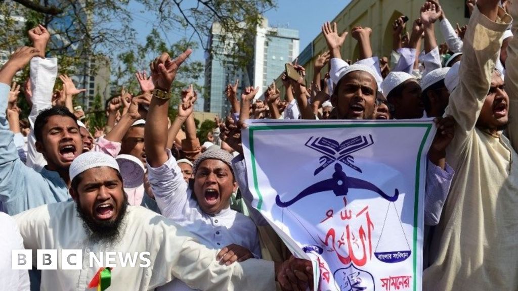 Bangladesh Muslims protest against justice goddess statue - BBC News