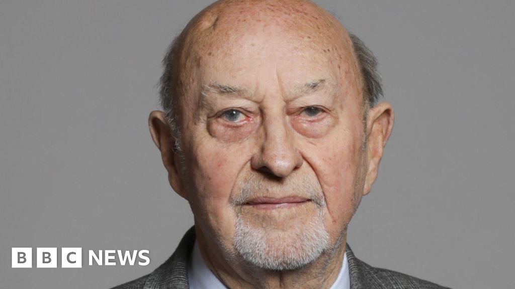 Labour peer Lord Pendry faces parliamentary suspension - BBC News