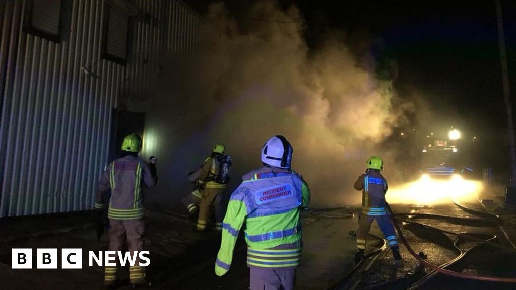 Over £9,500 raised for Brecon mountain rescuers after fire - BBC News