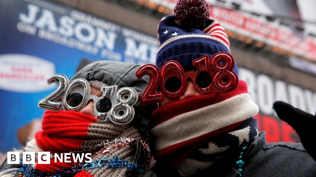 In pictures: The world celebrates 2018's arrival - BBC News