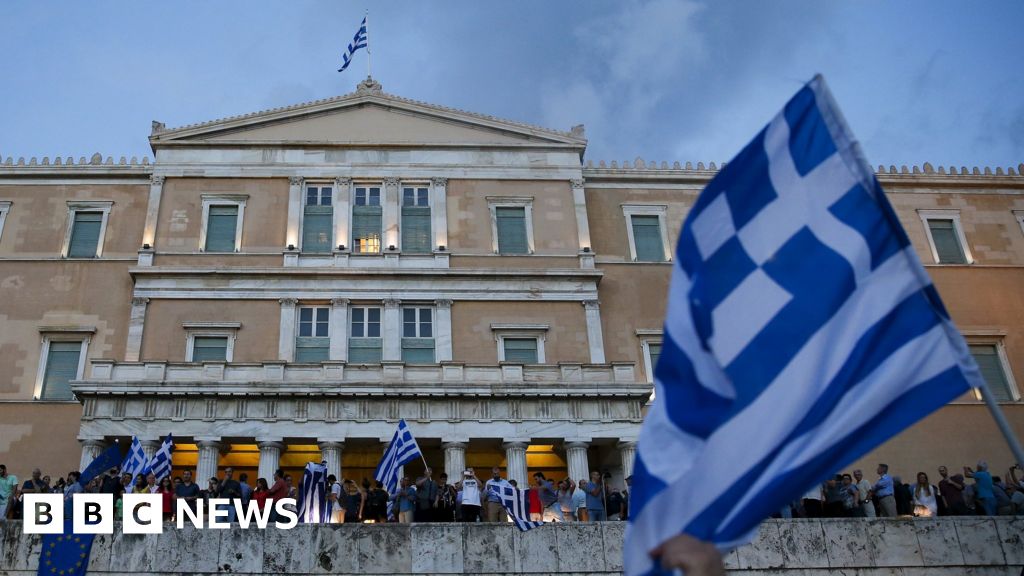 Greece needs to seize 'last opportunity' for deal - BBC News