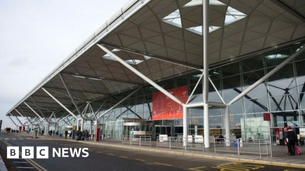 Stansted Airport to increase passenger numbers but no new runway - BBC News