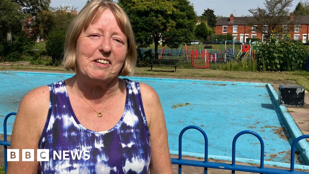 Residents campaign to save Kidderminster park's paddling pool - BBC News