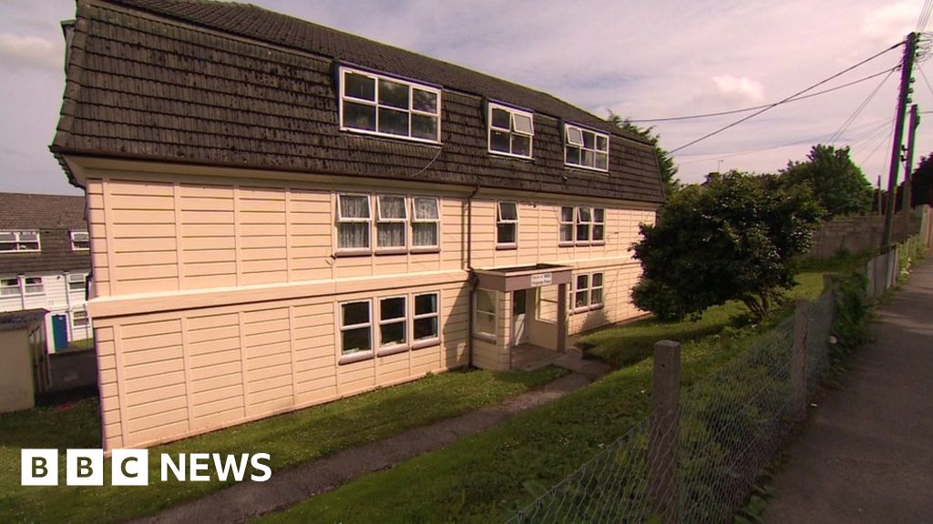 Two bailed in Cornwall baby murder investigation - BBC News