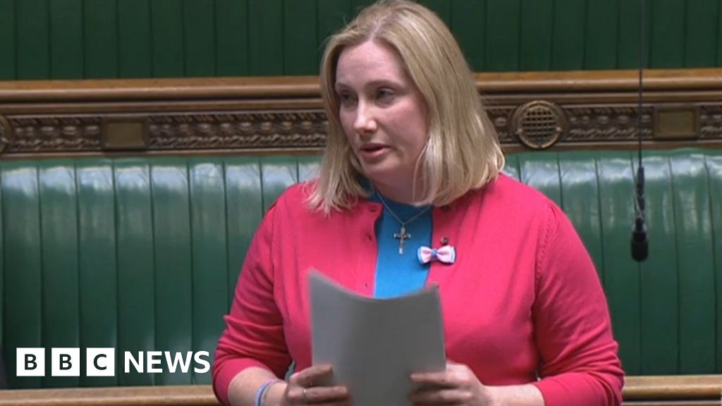 South Shields MP calls for opt-out food voucher system - BBC News