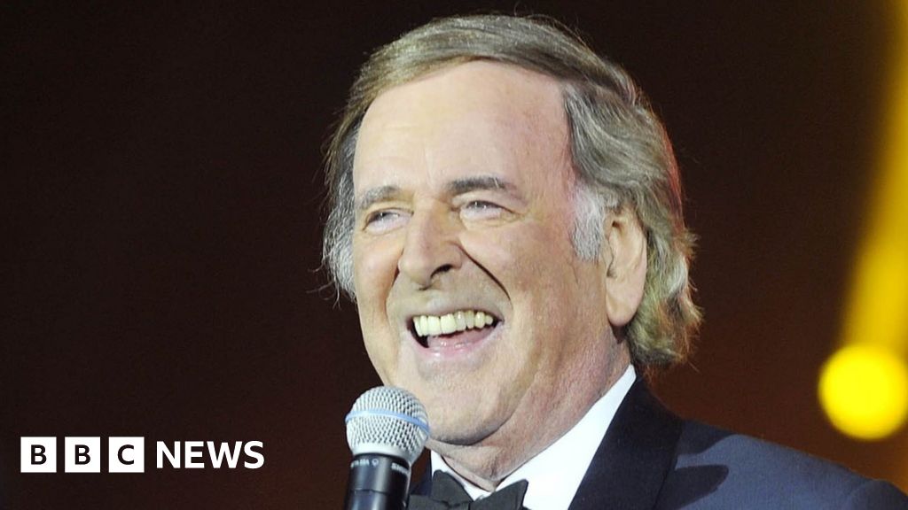 Sir Terry Wogan: BBC Radio 2 to broadcast memorial service - BBC News