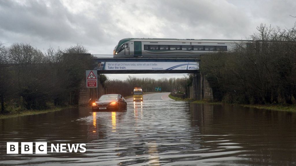 Storm Frank: NI hit by floods, power cuts and travel disruption - BBC News
