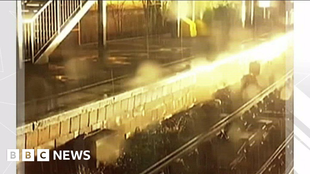 'Massive flashes' as electrical fault at Dorchester delays South West ...