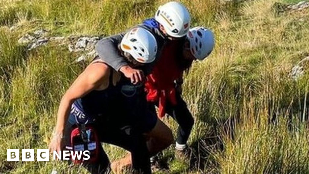 Snowdonia: Craig yr Aderyn fall climber in rescue drama - BBC News