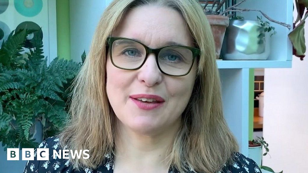 House plant blogger Jane Perrone gives green fingered tips - BBC News