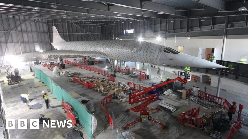 Last Concorde unwrapped ahead of new museum opening - BBC News