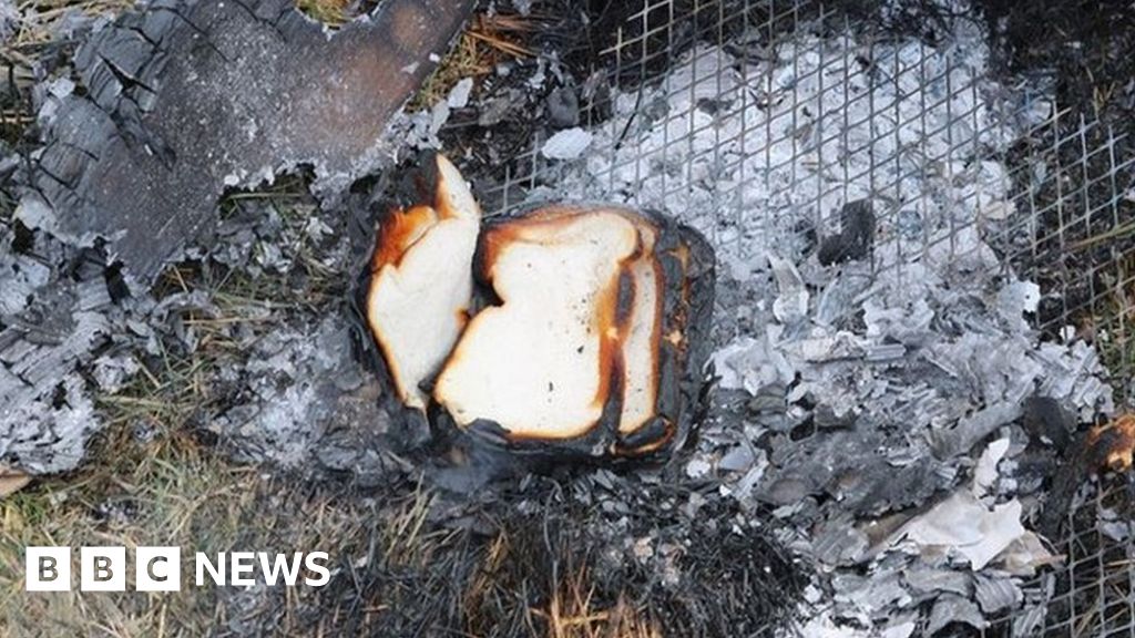 'Smouldering bread' found at Foulridge moorland fire site - BBC News