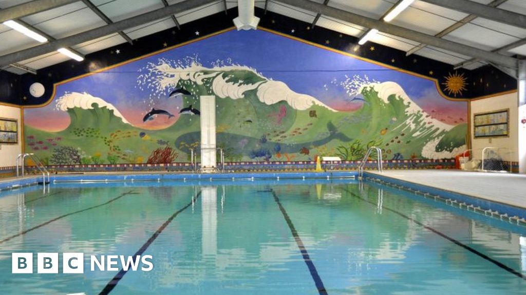 Appeal for £250k to secure Bishop's Castle swimming pools future - BBC News
