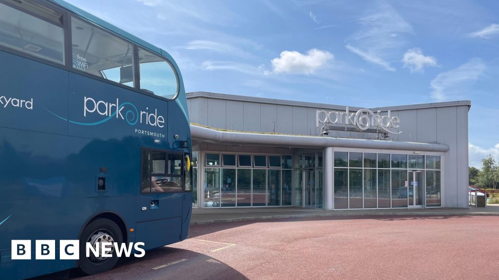 Portsmouth park and ride firm to run service for five more years - BBC News