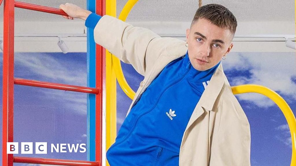 Artist Trackie McLeod turns Glaswegian nostalgia into gallery art