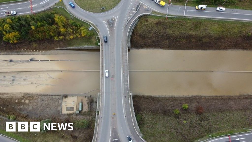 Severely flooded A421 Bedfordshire road fully reopens - BBC News