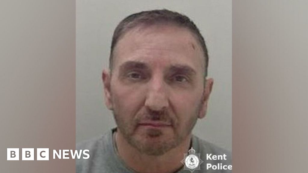 Kent: Killer given life sentence for screwdriver stabbing - BBC News
