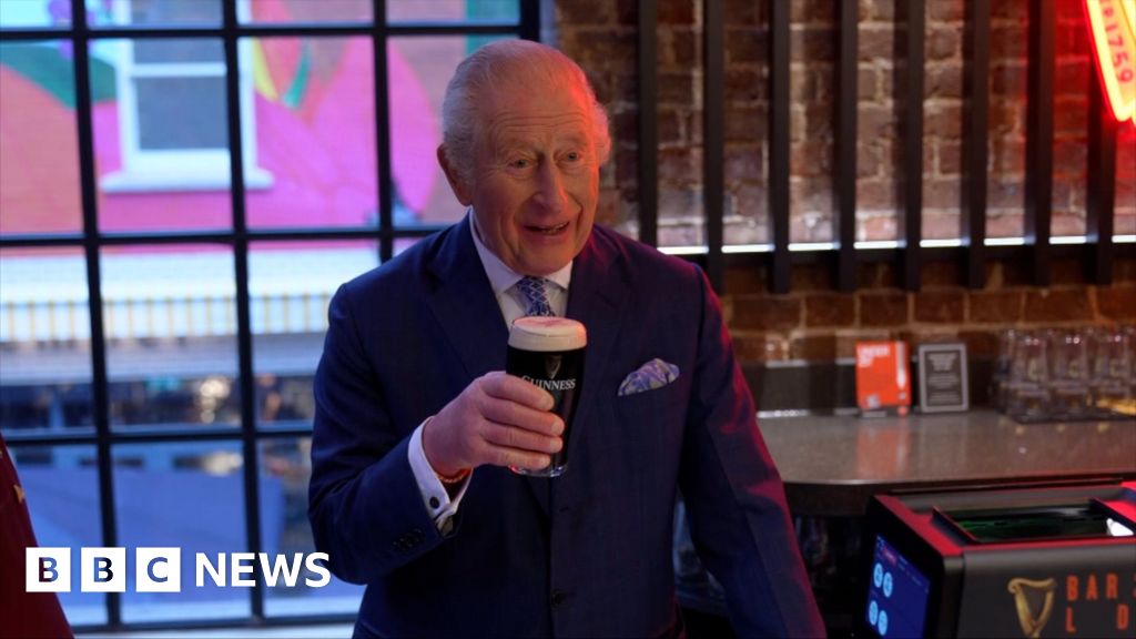 King pulls 'perfect' pint of Guinness at new London brewery - BBC News