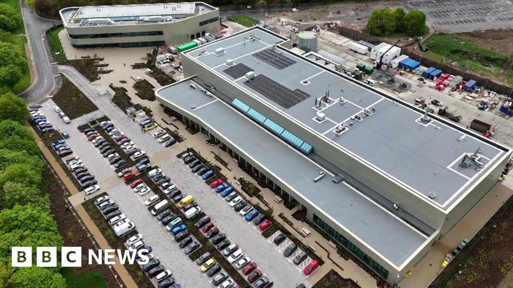 Moderna opens UK vaccine manufacturing lab in Harwell