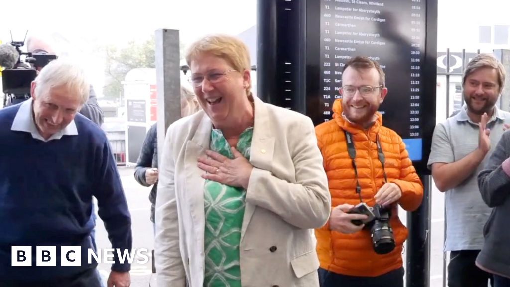 Carmarthen: Welsh anthem send off for new MP Ann Davies
