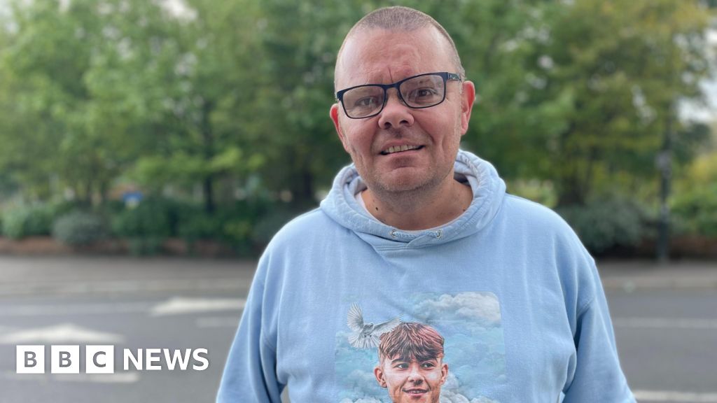 Father of murdered Charlie Cosser welcomes Crawley stab wound kit - BBC ...