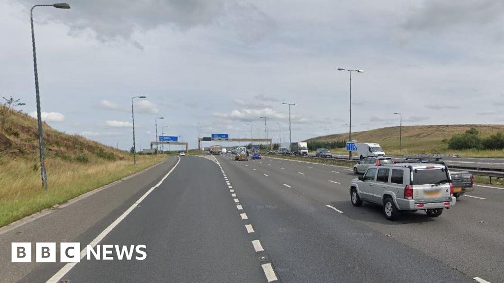 M62 crash: Van driver seriously injured in police pursuit