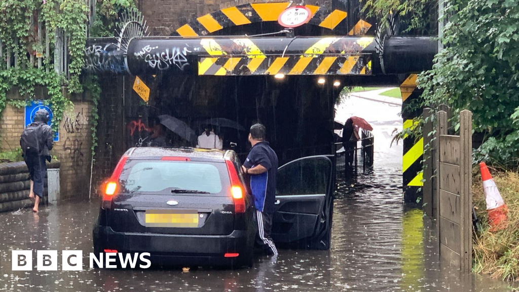 Slough: Motorist rescued from car stuck in floodwater - BBC News