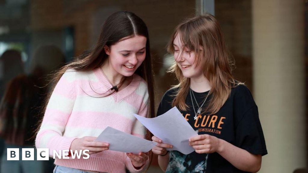 GCSE results: Fall in top GCSE grades in Northern Ireland - BBC News