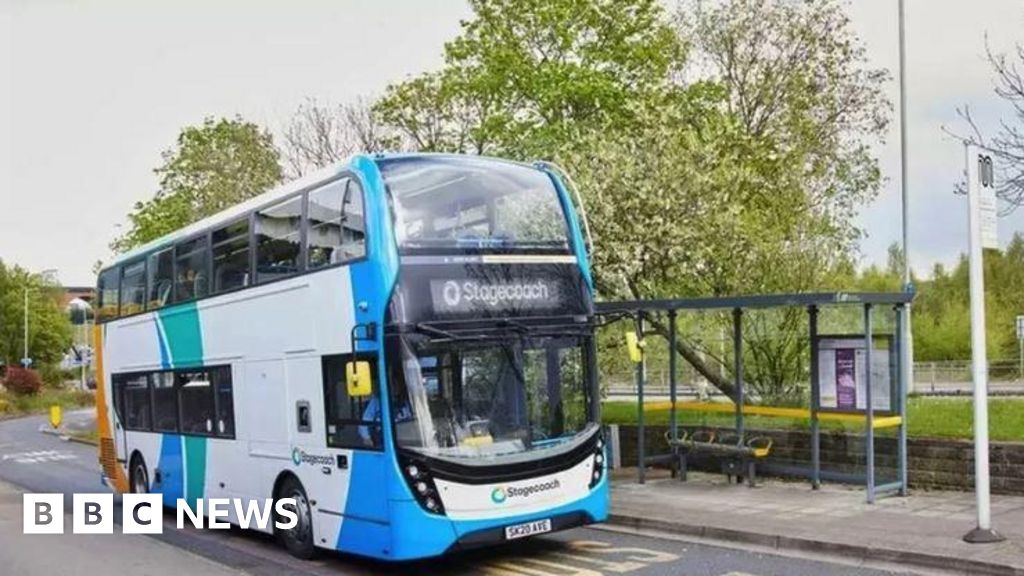 Night buses confirmed for Barnstaple and Newquay this summer - BBC News