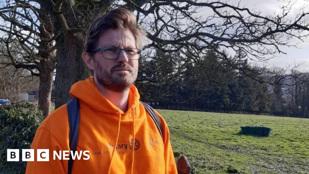 Bipolar charity boss to walk from Durham to Holy Island - BBC News