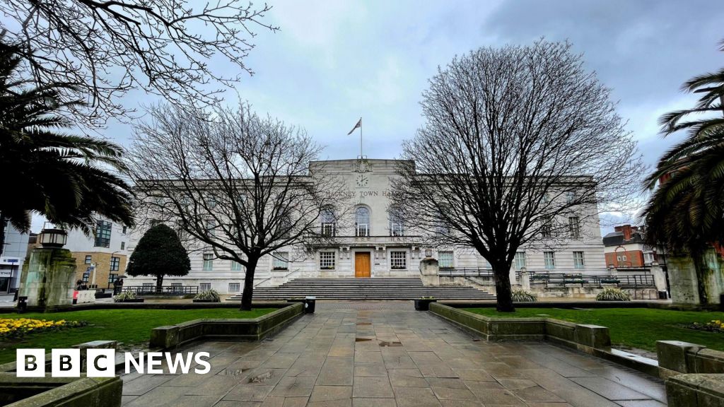 Hackney: Four die in a year while in temporary housing - BBC News