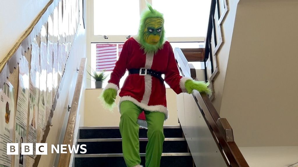 Grinch head teacher aims to teach kids the spirit of Christmas - BBC News