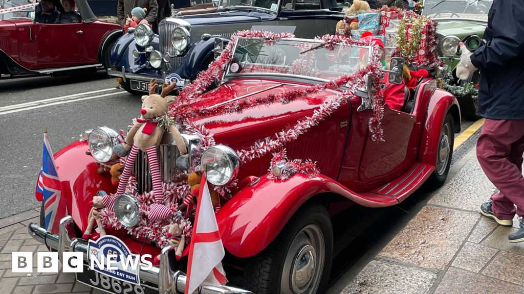 Vintage cars tour Jersey for Boxing Day Cavalcade - BBC News