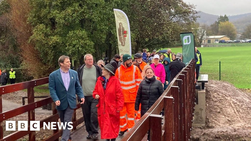 New Cheddar Strawberry Line pathway and bridge opens