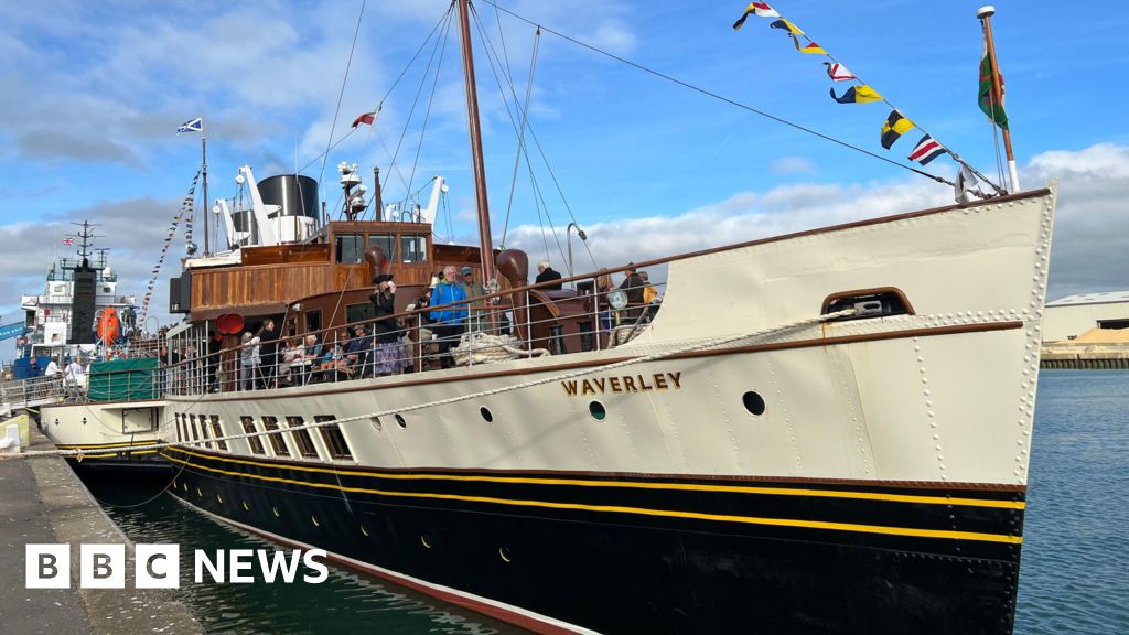 Shoreham Port welcomes historic steamboat PS Waverley