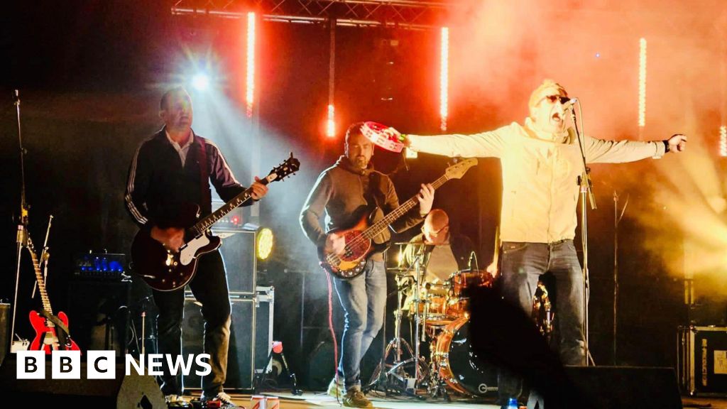 Oasis tribute band sees bookings boost after real act's reunion - BBC News