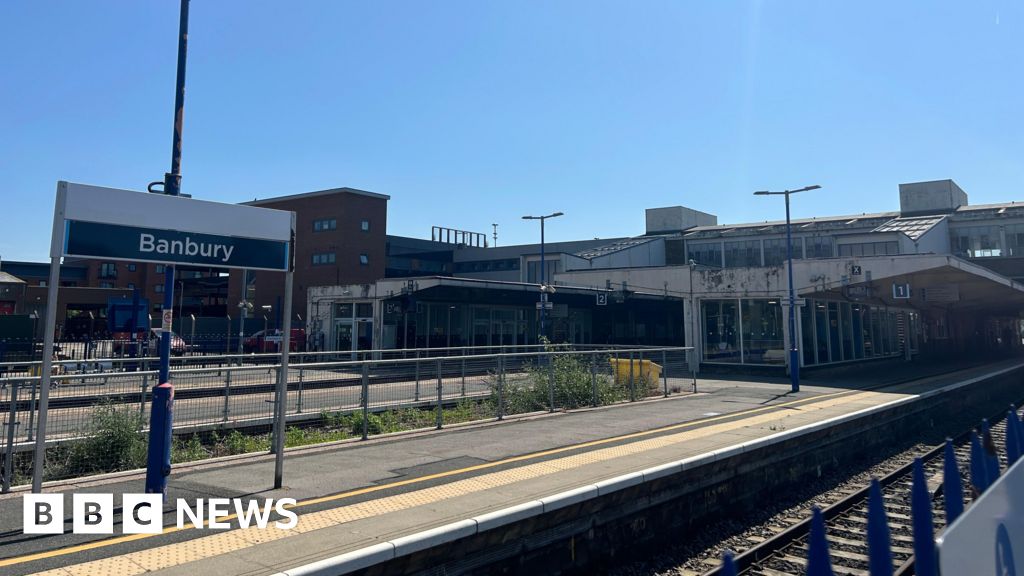 Banbury station: Infant injured when pram rolls into moving train