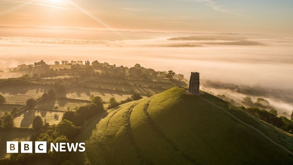 The artist creating 100 pictures of Glastonbury Tor - BBC News