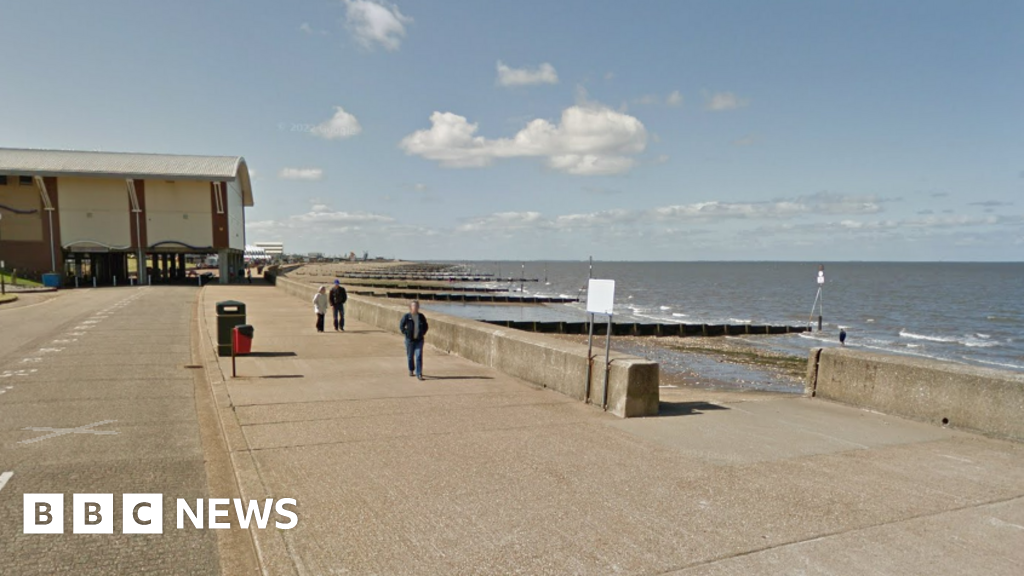 Hunstanton Beach body find not linked to Storm Babet - police - BBC News