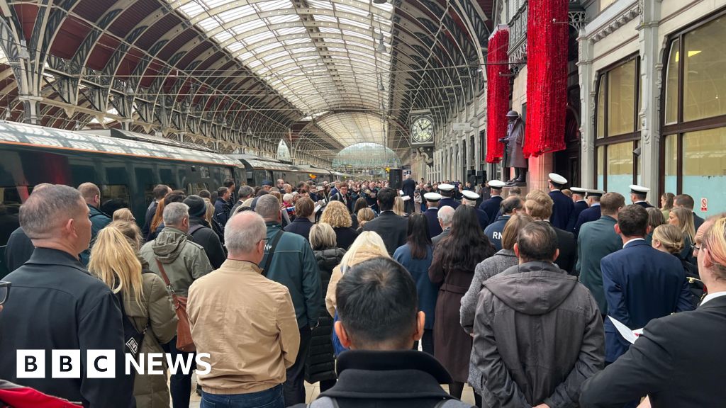 West of England events mark Armistice Day - BBC News