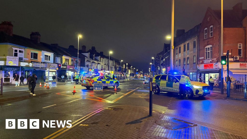 Leicester Golden Mile closed following crash
