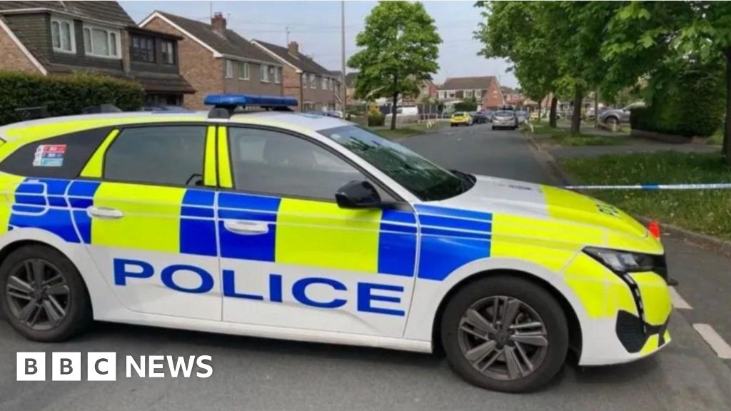 Murder charge over stabbing of man in Ellesmere Port - BBC News