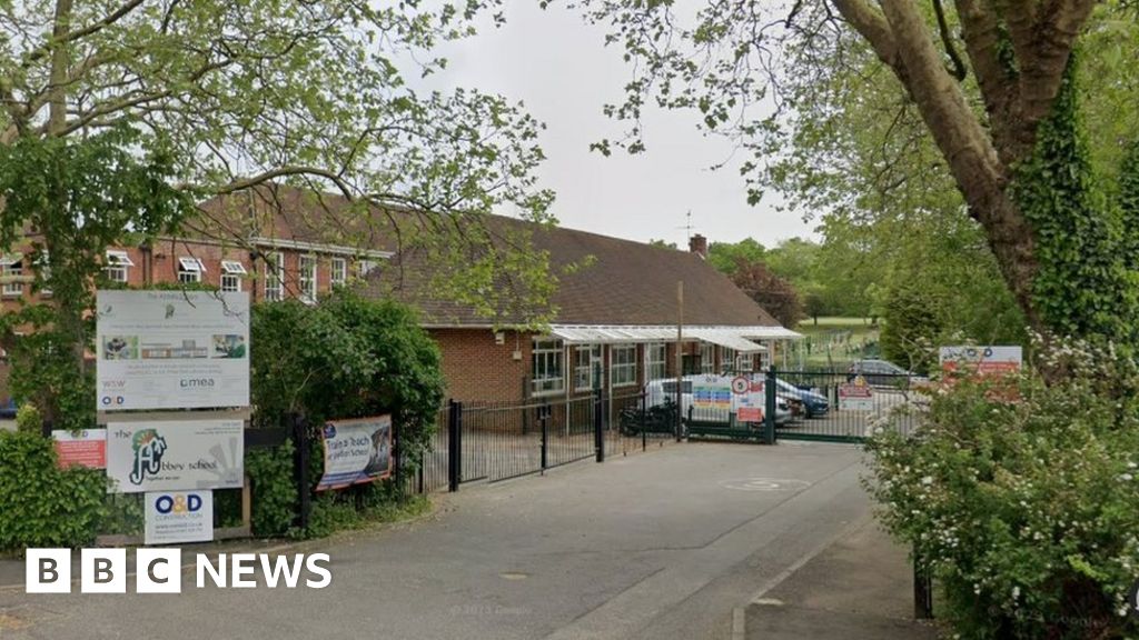 Farnham school expansion gets go-ahead after noise concerns - BBC News
