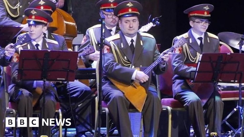 Red Army Choir performs after tragedy - BBC News