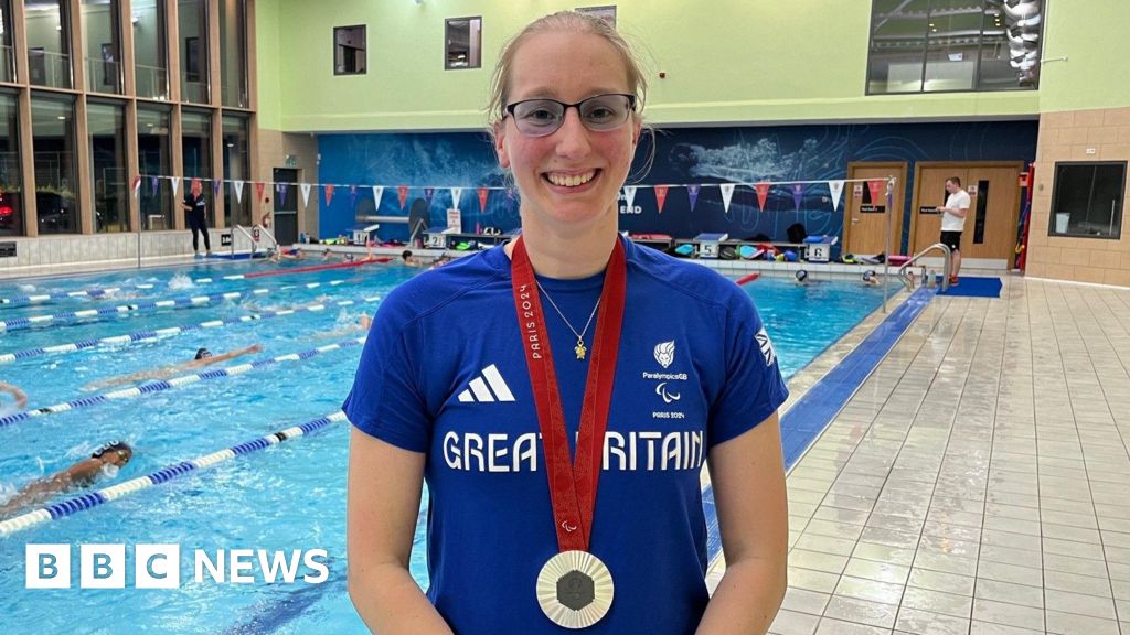 Kent: Paralympian calls for Olympic-sized pool to be built - BBC News