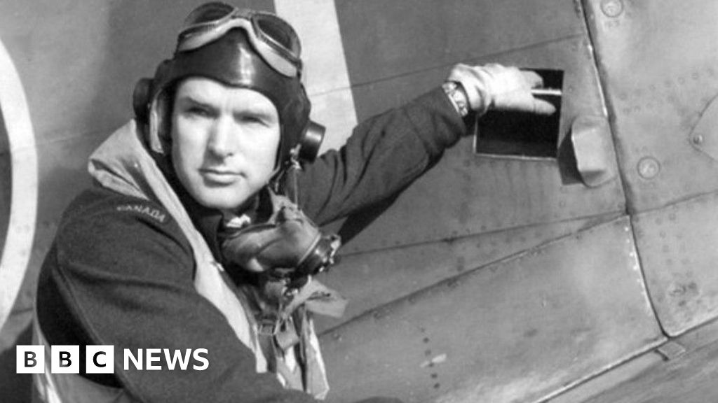 Pilot killed in Guernsey D-Day radar mission remembered - BBC News
