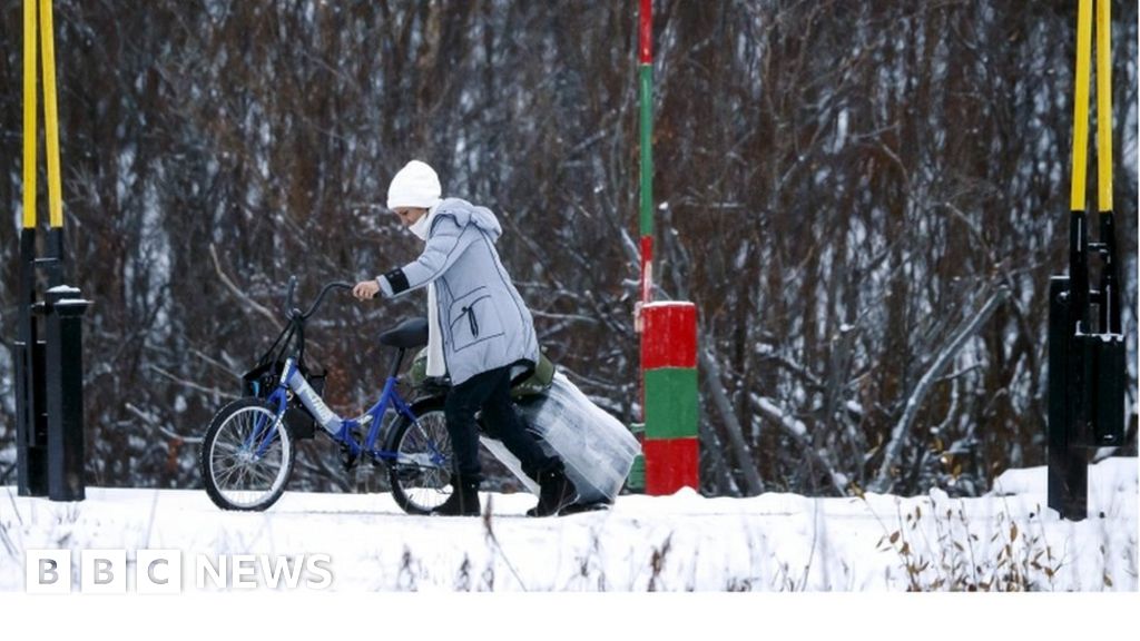 Migrant crisis: Norway begins deportations to Russia - BBC News