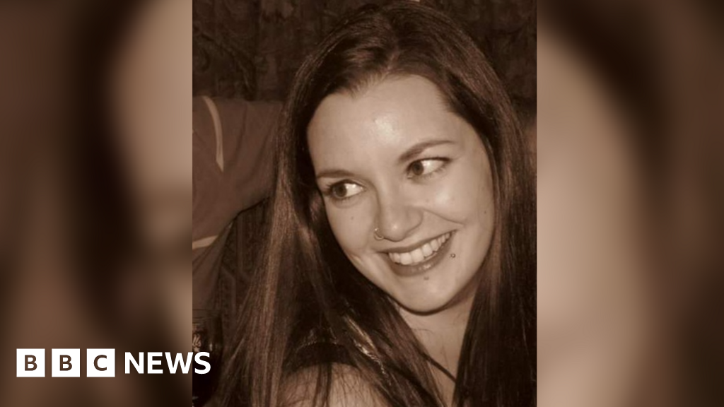 Jennifer Andrews death: Family's tribute to 'beautiful' woman - BBC News