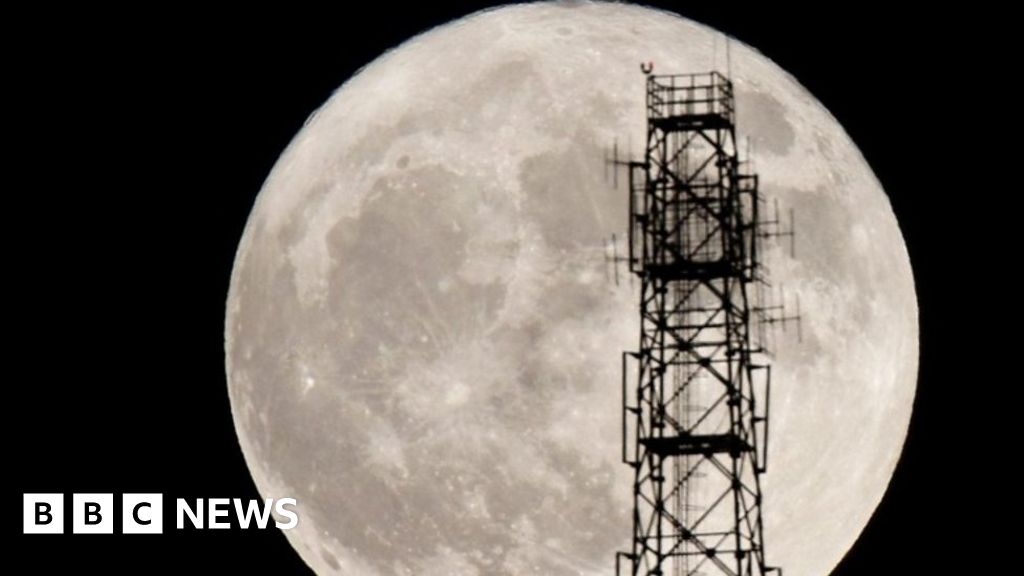 'Supermoon' views from around the world - BBC News