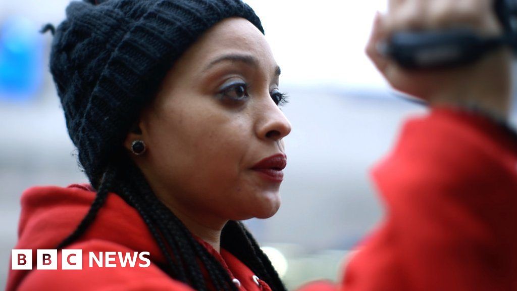 The 'copwatchers' who film the NYPD - BBC News